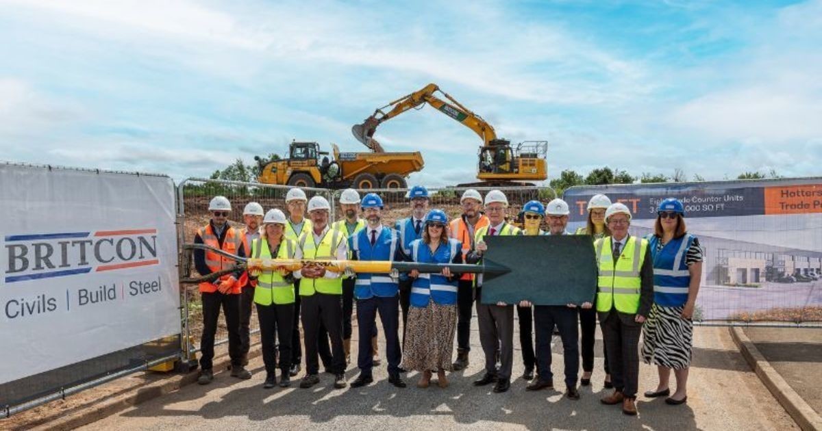 Jonathan Reynolds MP and key project stakeholders visit our £11m Hattersley Trade Park project ...